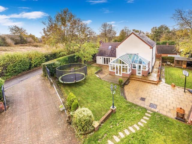 6 bedroom detached house for sale