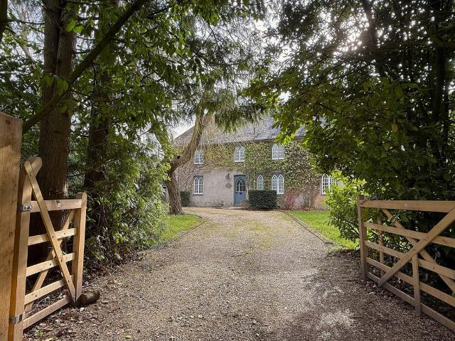 6 bedroom detached house for sale