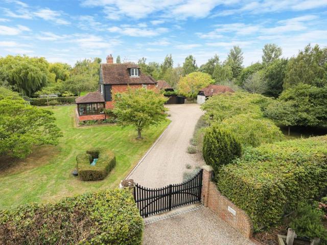 6 bedroom detached house for sale