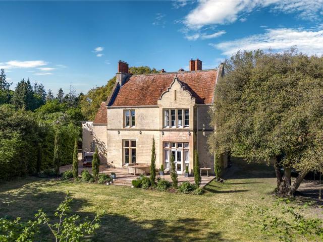 6 bedroom detached house for sale