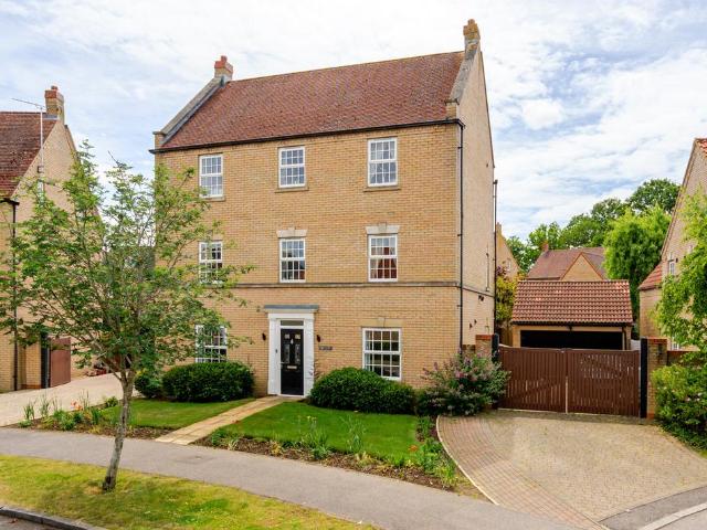 6 bedroom detached house for sale