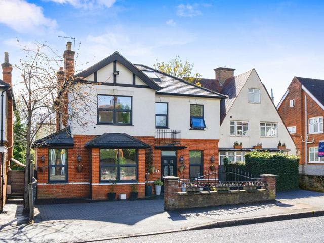 6 bedroom detached house for sale