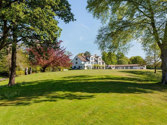6 bedroom detached house for sale