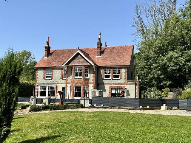 6 bedroom detached house for sale
