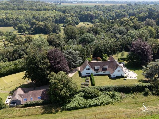 6 bedroom detached house for sale