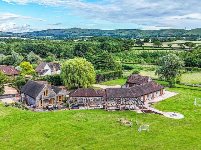6 bedroom detached house for sale