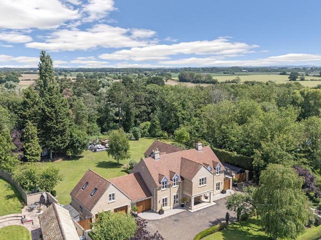 6 bedroom detached house for sale