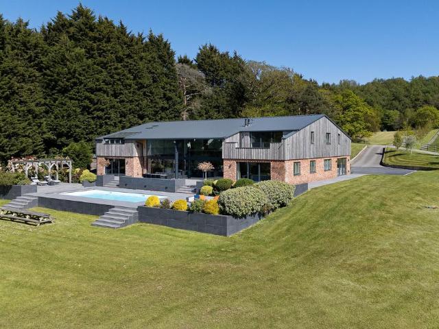 6 bedroom detached house for sale