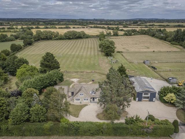 6 bedroom detached house for sale