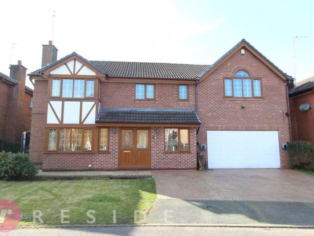 6 bedroom detached house for sale