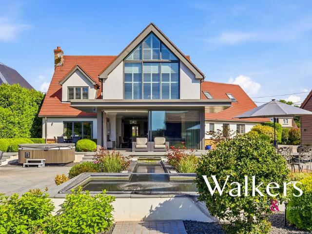 6 bedroom detached house for sale