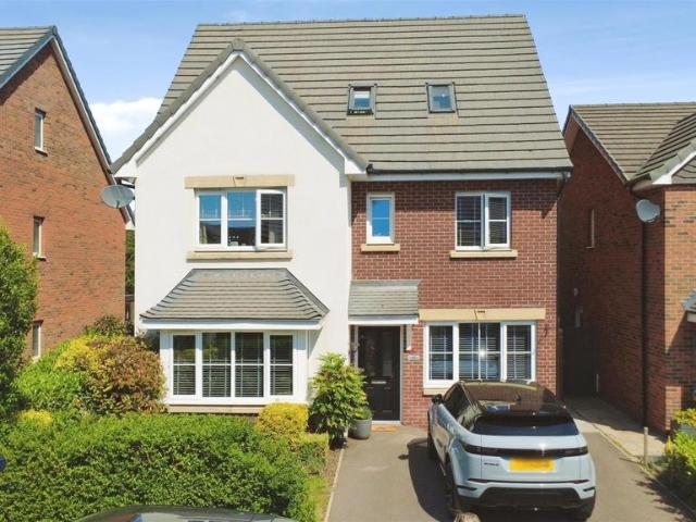 6 bedroom detached house for sale