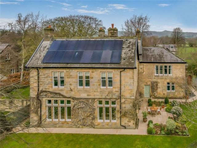 6 bedroom detached house for sale