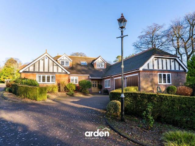 6 bedroom detached house for sale