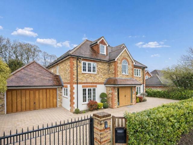 6 bedroom detached house for sale
