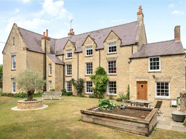 6 bedroom detached house for sale
