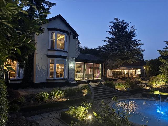 6 bedroom detached house for sale