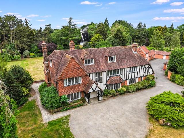 6 bedroom detached house for sale