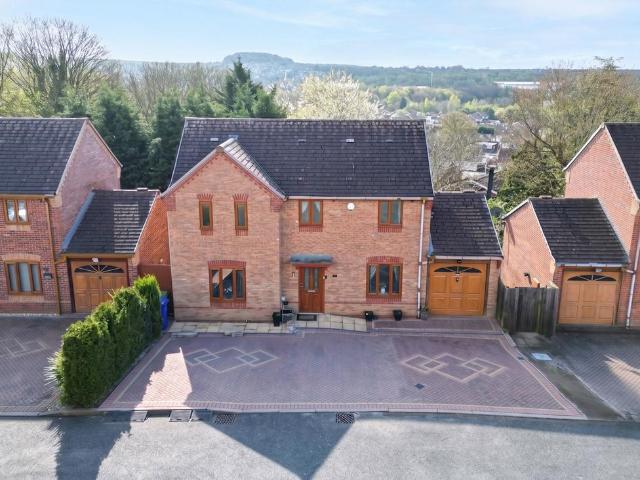 6 bedroom detached house for sale
