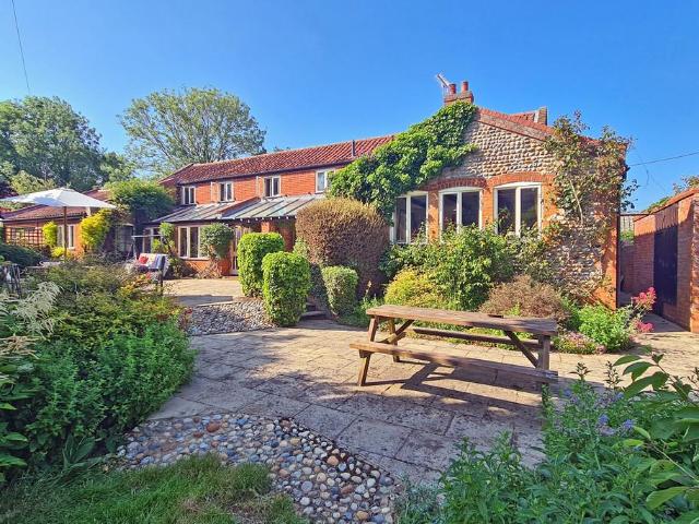 6 bedroom detached house for sale