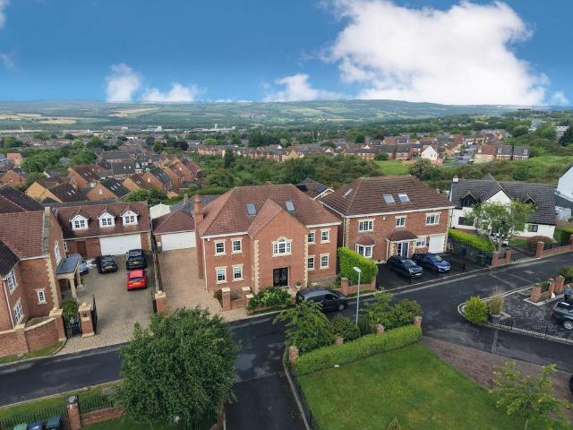 6 bedroom detached house for sale
