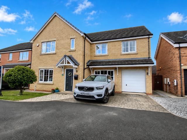 6 bedroom detached house for sale