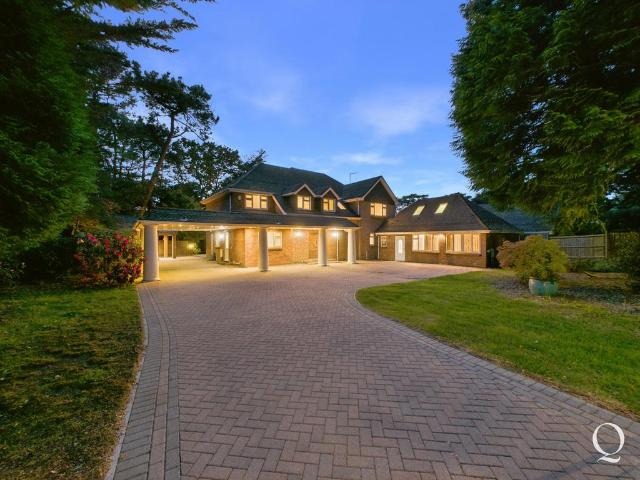 6 bedroom detached house for sale