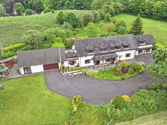 6 bedroom detached house for sale