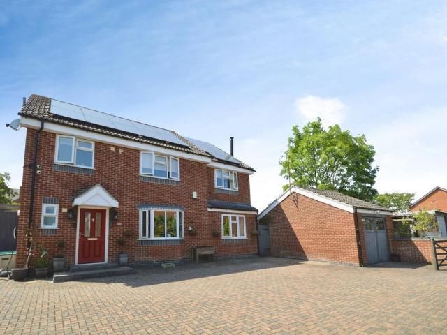 6 bedroom detached house for sale
