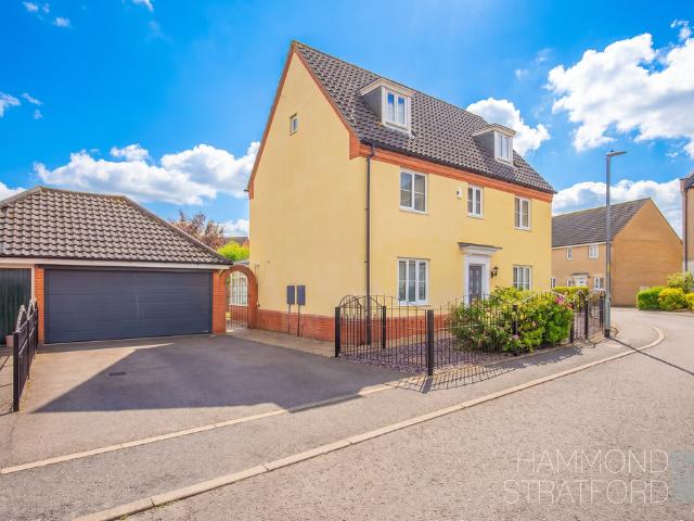 6 bedroom detached house for sale
