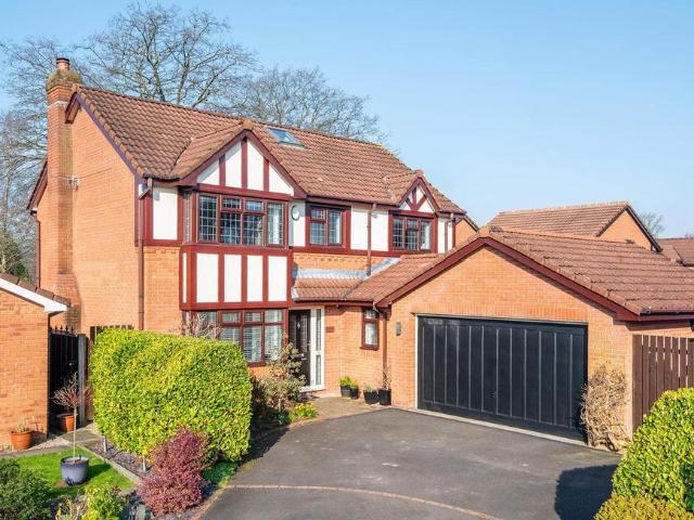 6 bedroom detached house for sale