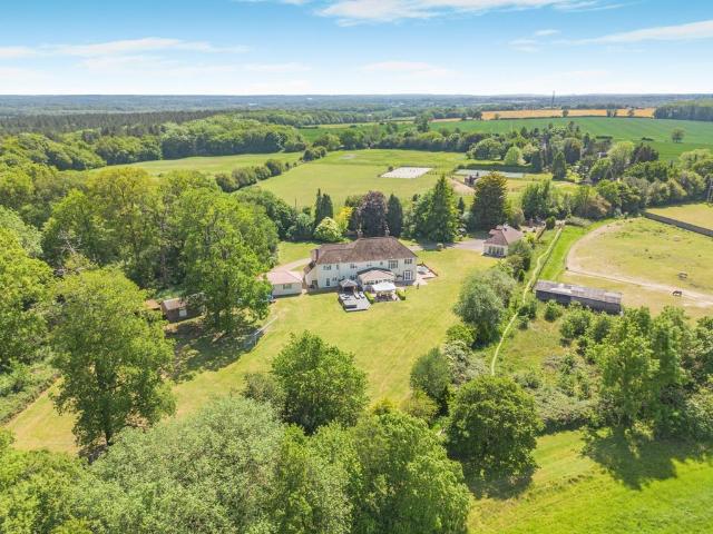 6 bedroom detached house for sale
