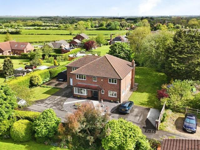 6 bedroom detached house for sale