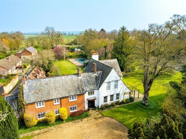 6 bedroom detached house for sale