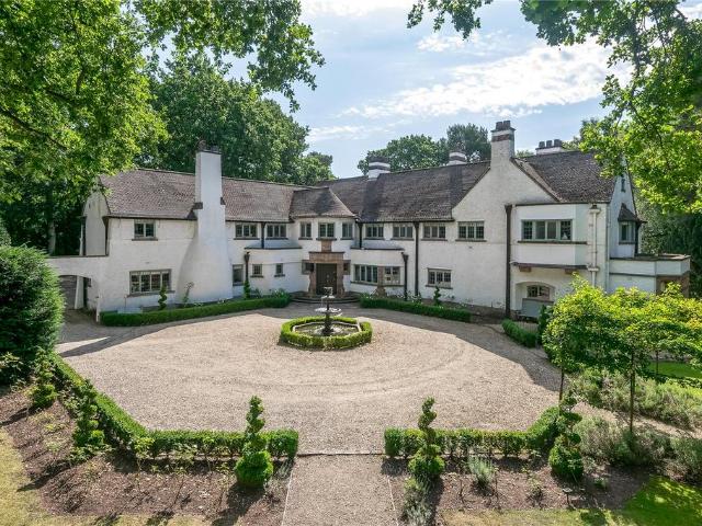 6 bedroom detached house for sale