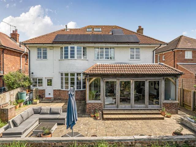 6 bedroom detached house for sale