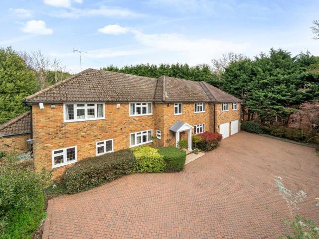 6 bedroom detached house for sale