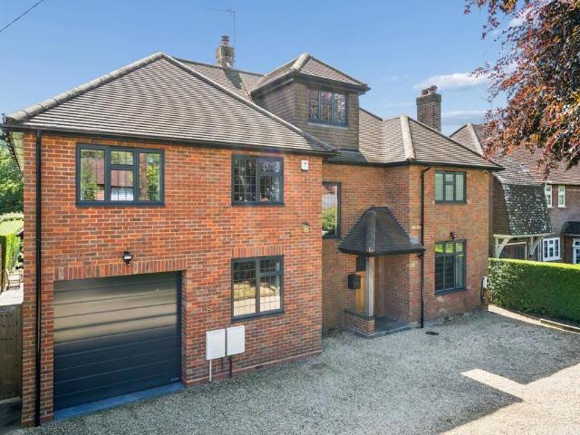 6 bedroom detached house for sale