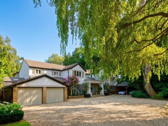 6 bedroom detached house for sale
