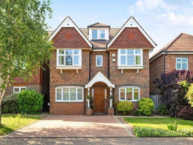 6 bedroom detached house for sale