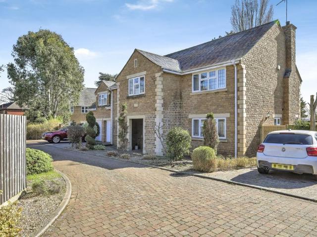 6 bedroom detached house for sale