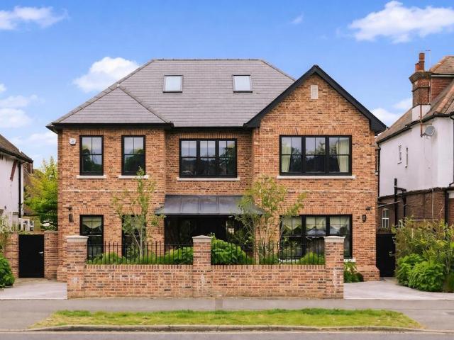 6 bedroom detached house for sale