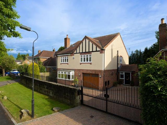 6 bedroom detached house for sale