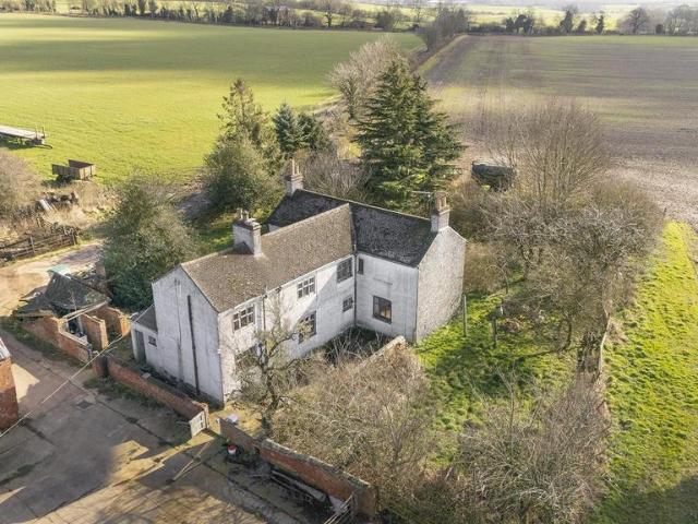 6 bedroom detached house for sale
