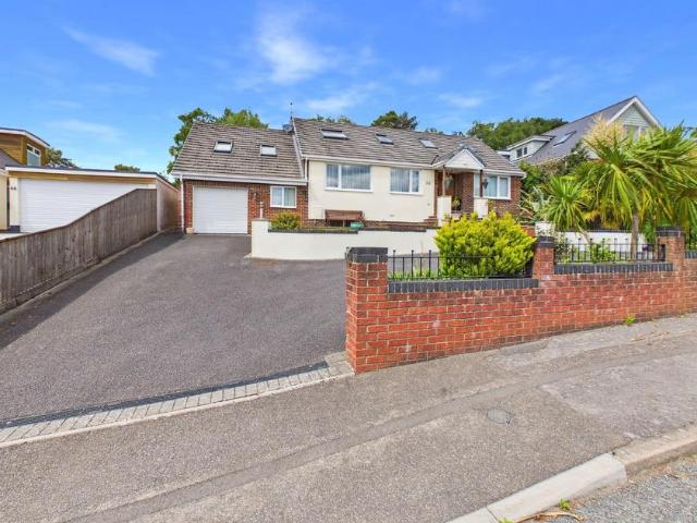 6 bedroom detached house for sale