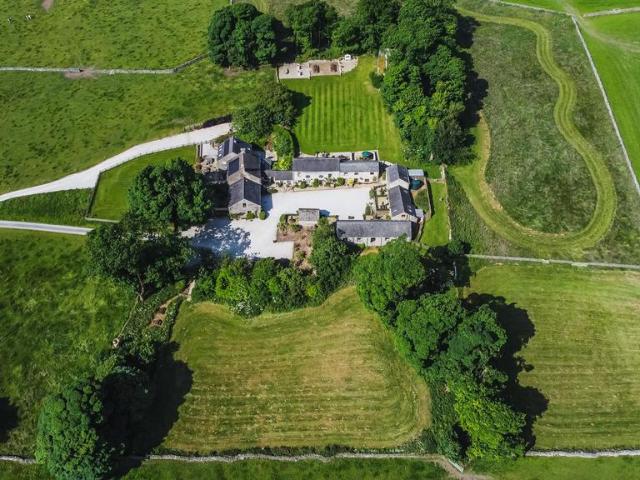 6 bedroom detached house for sale