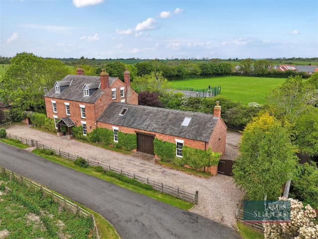 6 bedroom detached house for sale