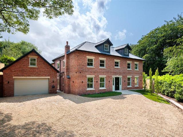 6 bedroom detached house for sale