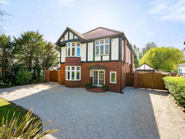 6 bedroom detached house for sale