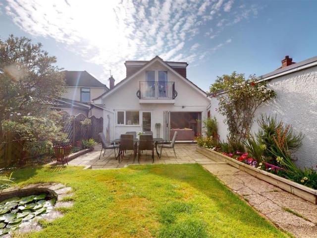 6 bedroom detached house for sale